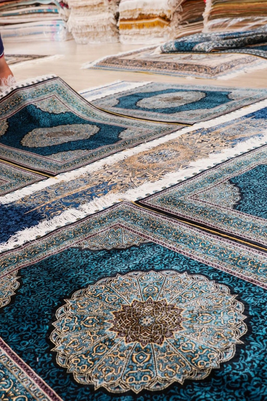 More Than 8,000 Square Feet Of Handmade Silk Carpets Will Be Sent To ...