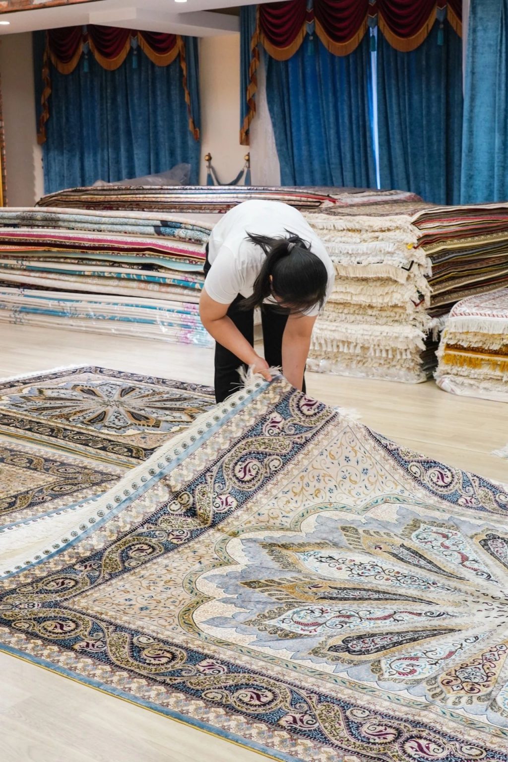 More Than 8,000 Square Feet Of Handmade Silk Carpets Will Be Sent To ...