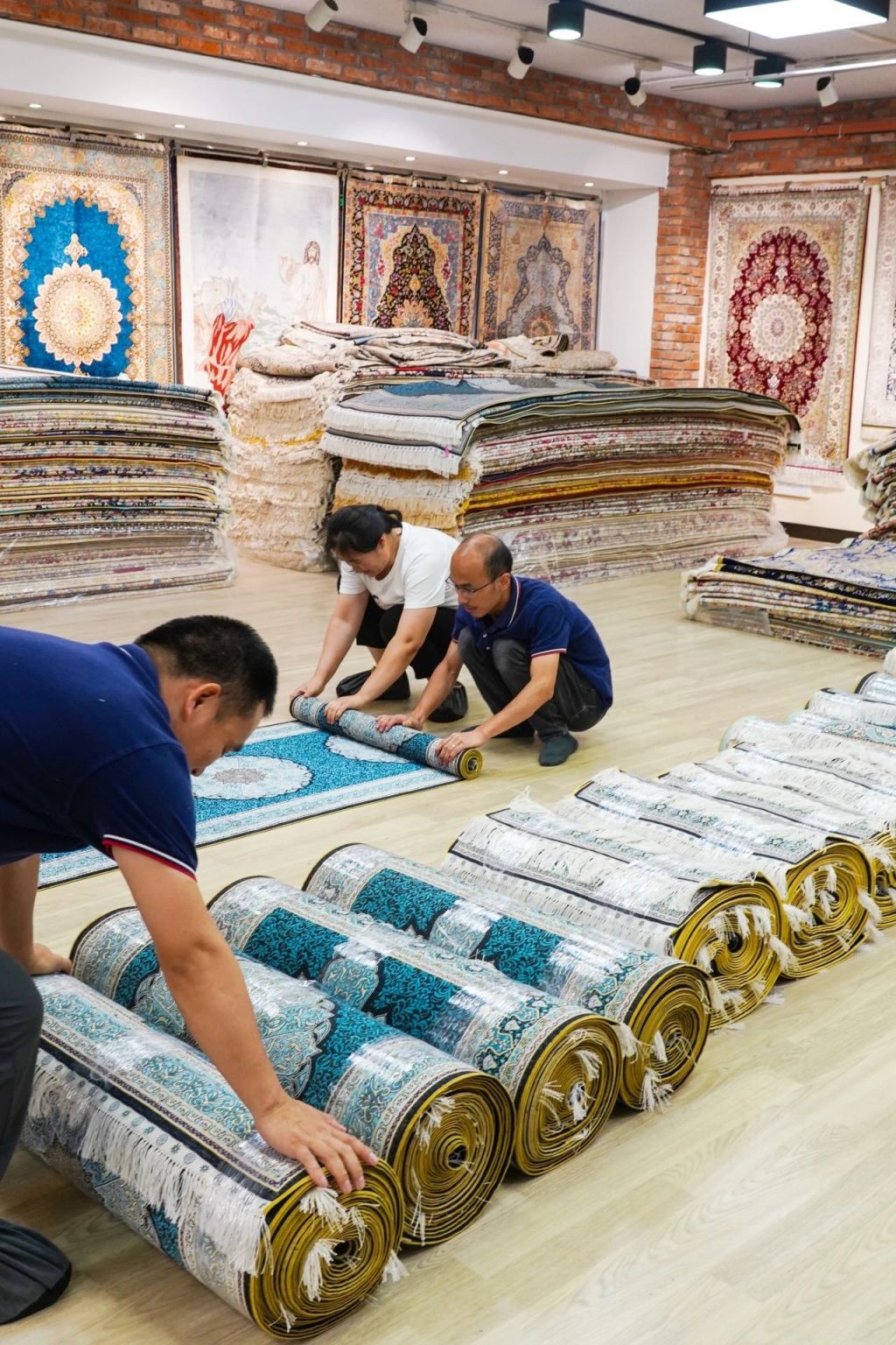 More Than 8,000 Square Feet Of Handmade Silk Carpets Will Be Sent To ...