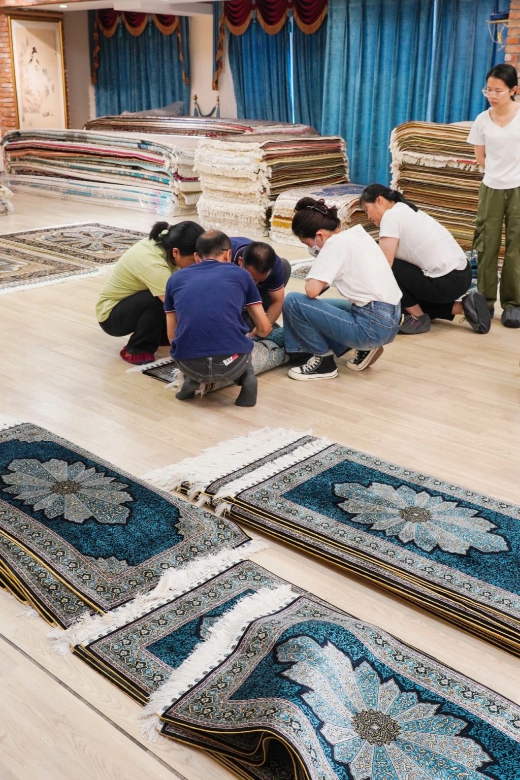 More Than 8,000 Square Feet Of Handmade Silk Carpets Will Be Sent To ...