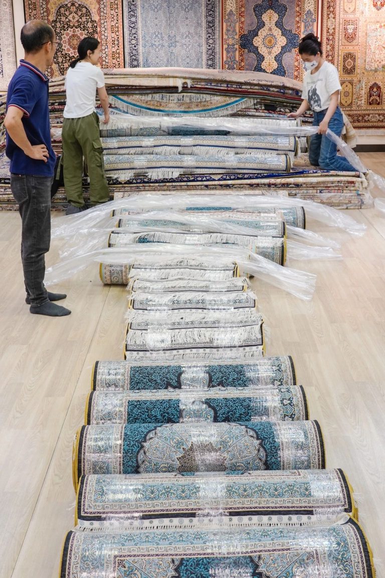 More Than 8,000 Square Feet Of Handmade Silk Carpets Will Be Sent To ...