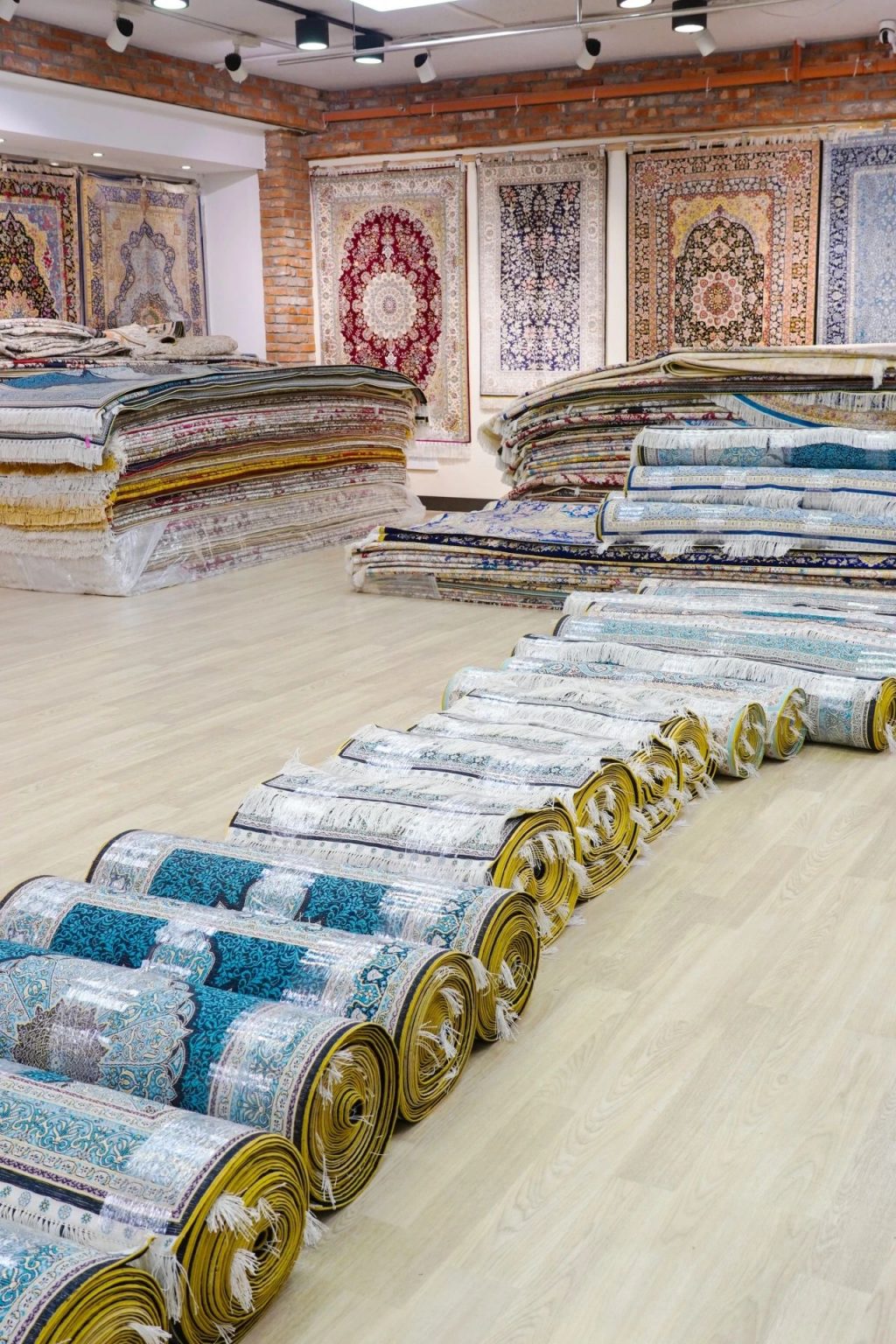 More Than 8,000 Square Feet Of Handmade Silk Carpets Will Be Sent To ...