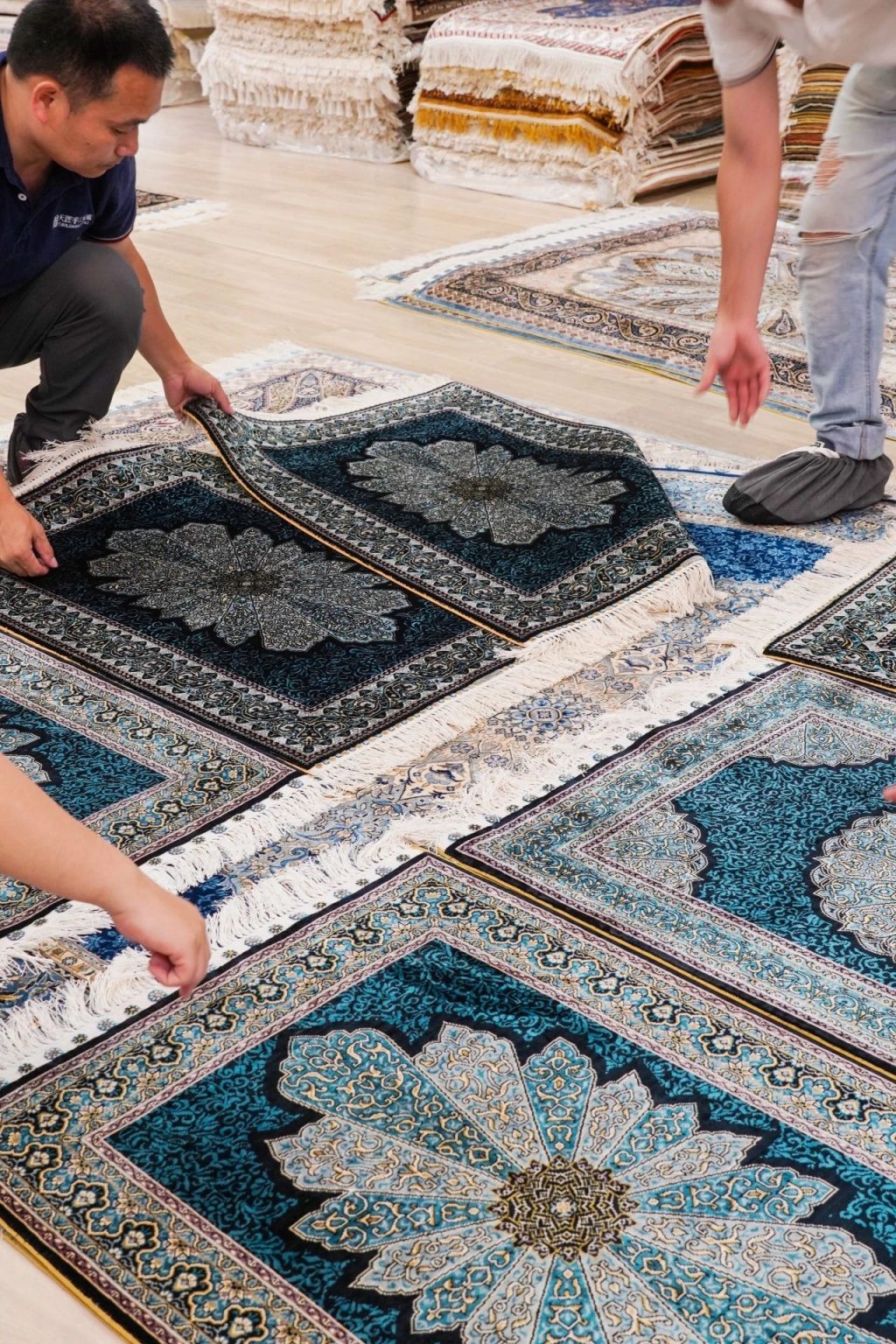 More Than 8,000 Square Feet Of Handmade Silk Carpets Will Be Sent To ...