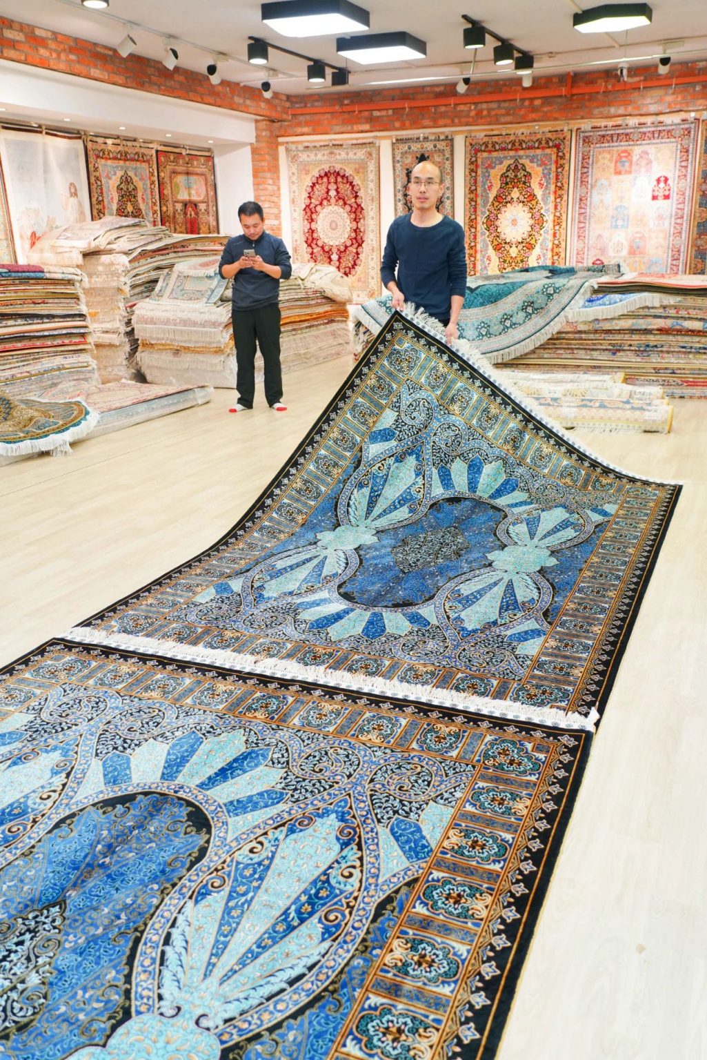 3,000 Square Feet Of Hand Knotted Silk Carpets Are Shipped To The USA ...